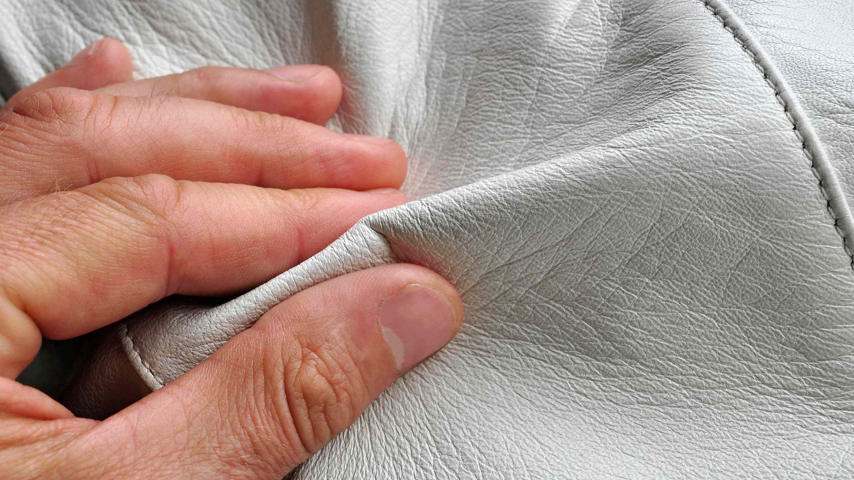 Mechanical properties of leather and textiles – Stitch tests